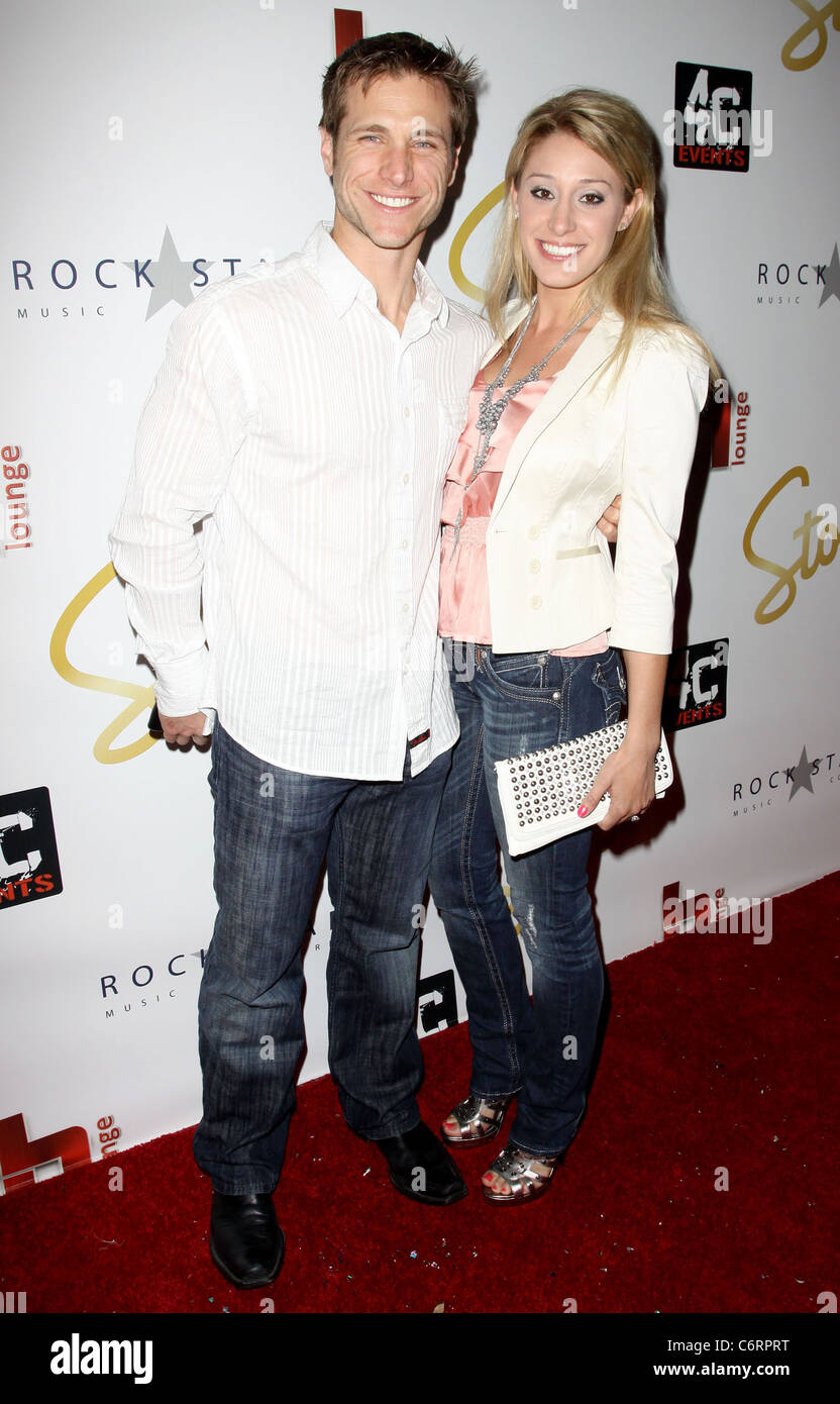 Jake Pavelka et Vienne Girardi anniversaire pour Derek Hough et Mark ...