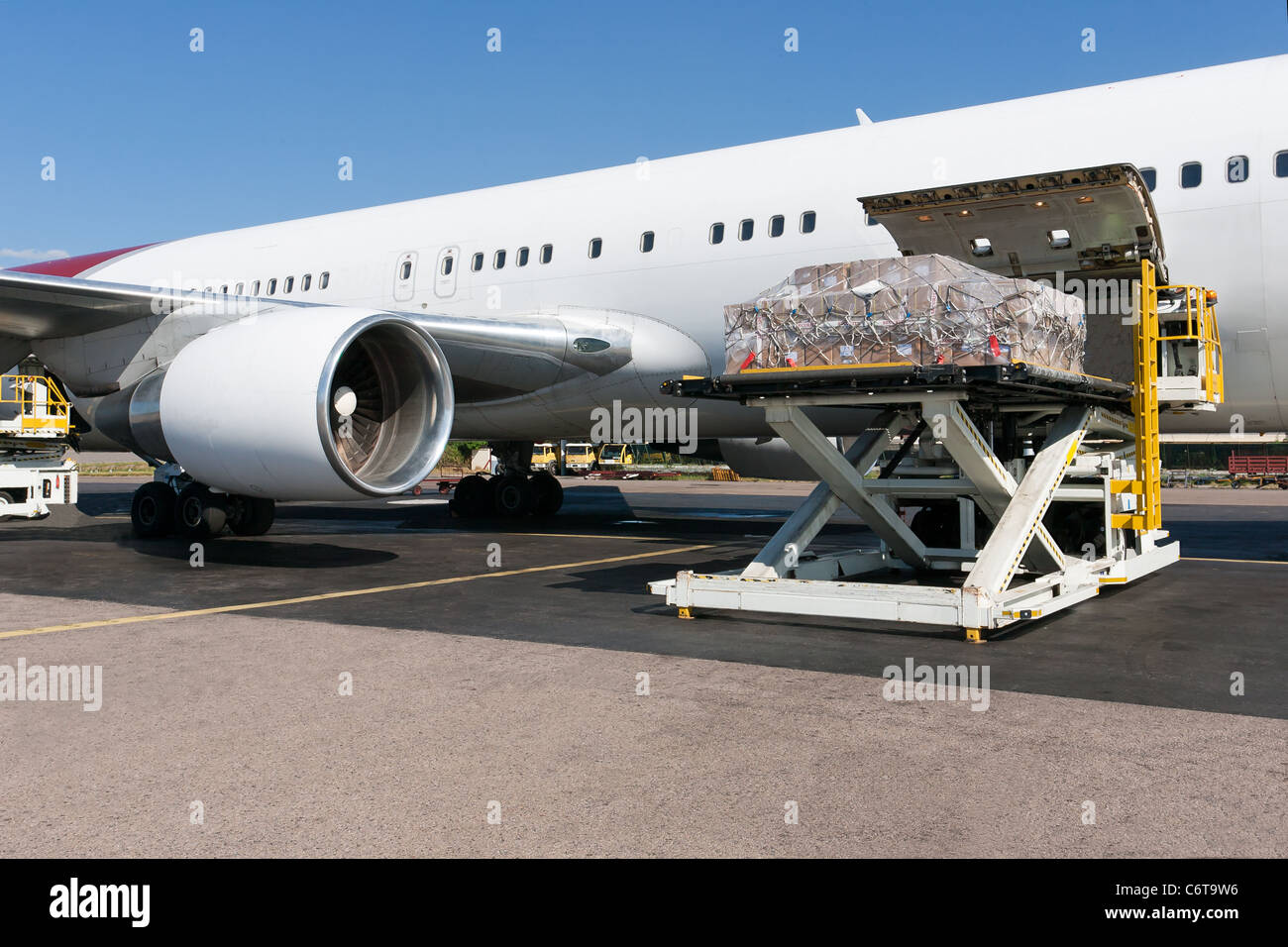 Chargement de l'avion Banque de photographies et d’images à haute ...