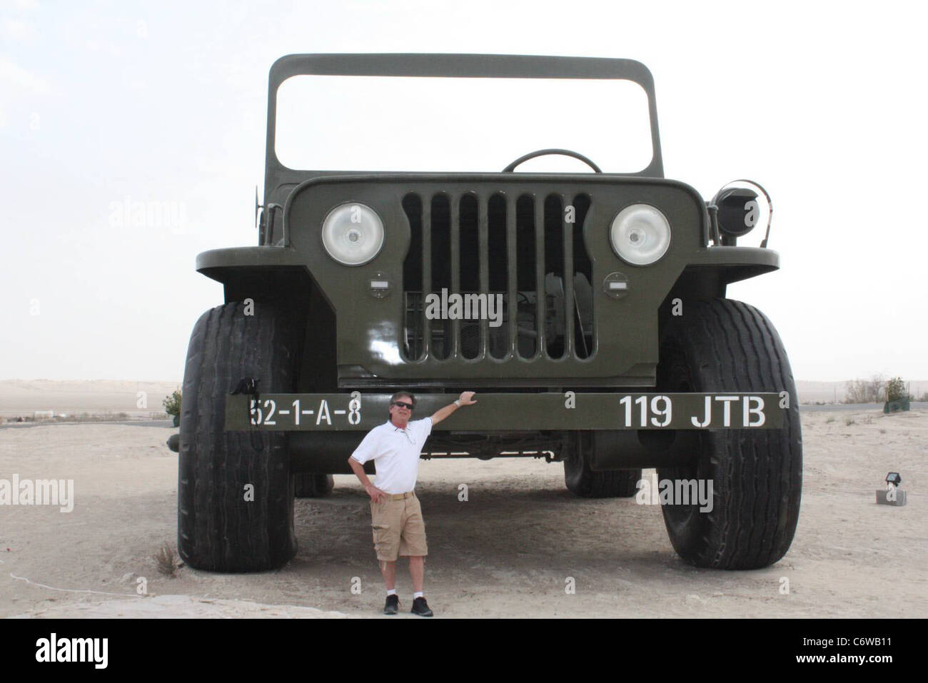 Un super-géant taille WIllys jeep sur l'exposition à l'Emirates ...
