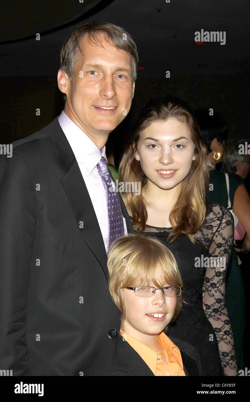 Greg edelman et ses enfants Banque de photographies et d’images à haute ...