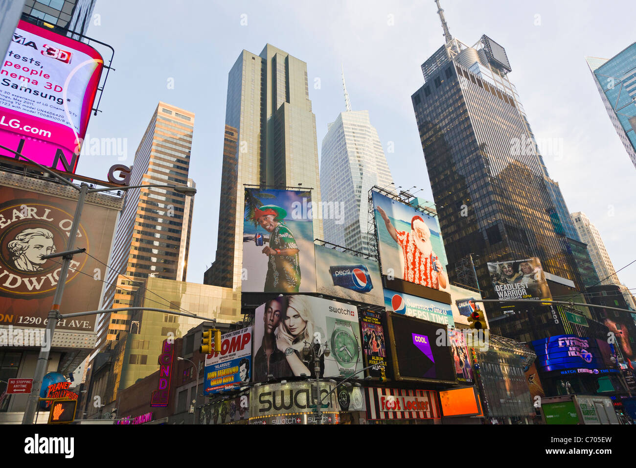 Panneaux publicitaires dans times square Banque de photographies et d ...