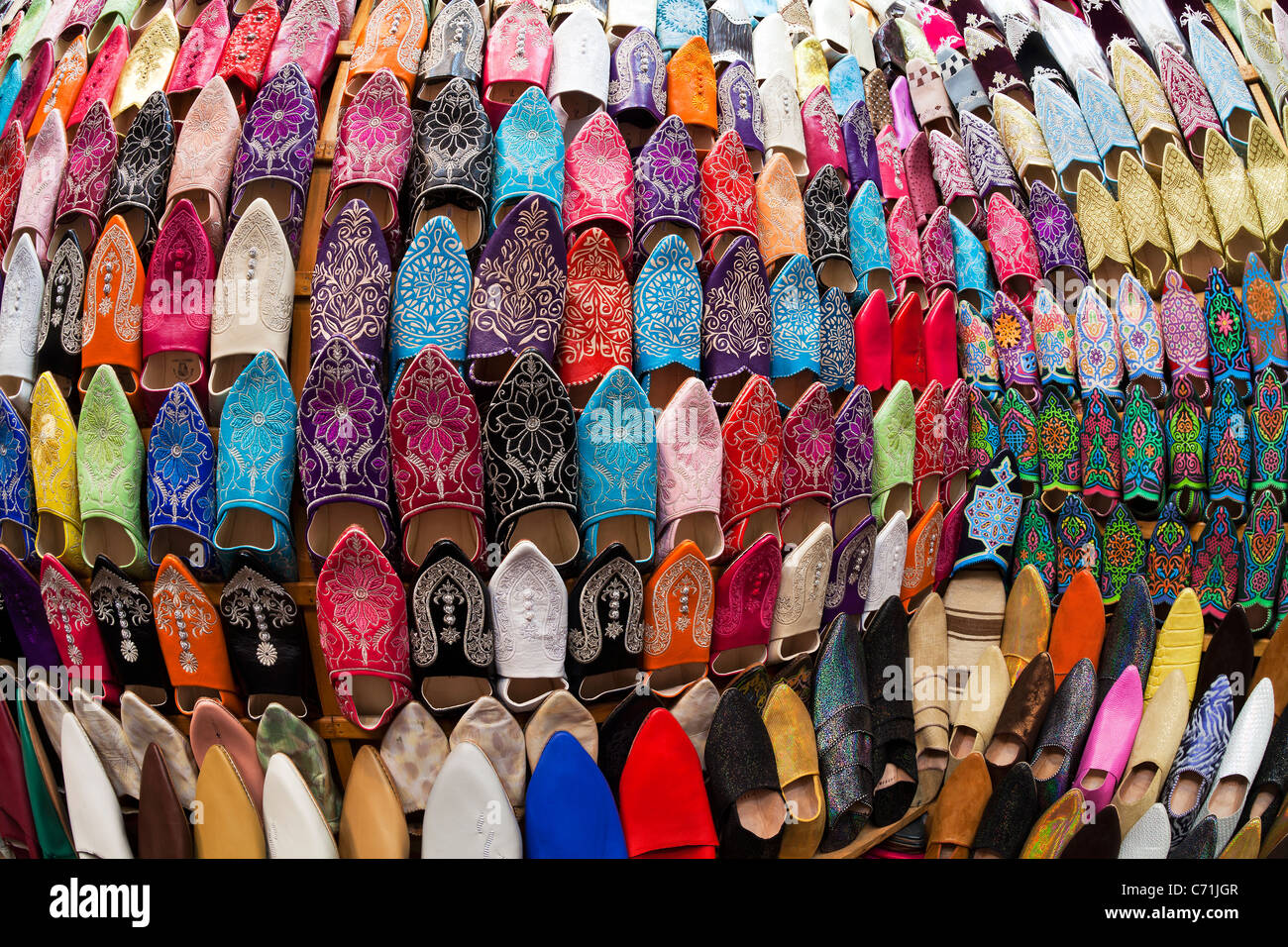 Marocain en cuir souple chaussons au souk, Médina, Marrakech, Maroc ...