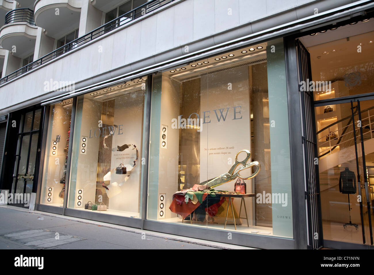 Loewe paris Banque de photographies et d’images à haute résolution - Alamy