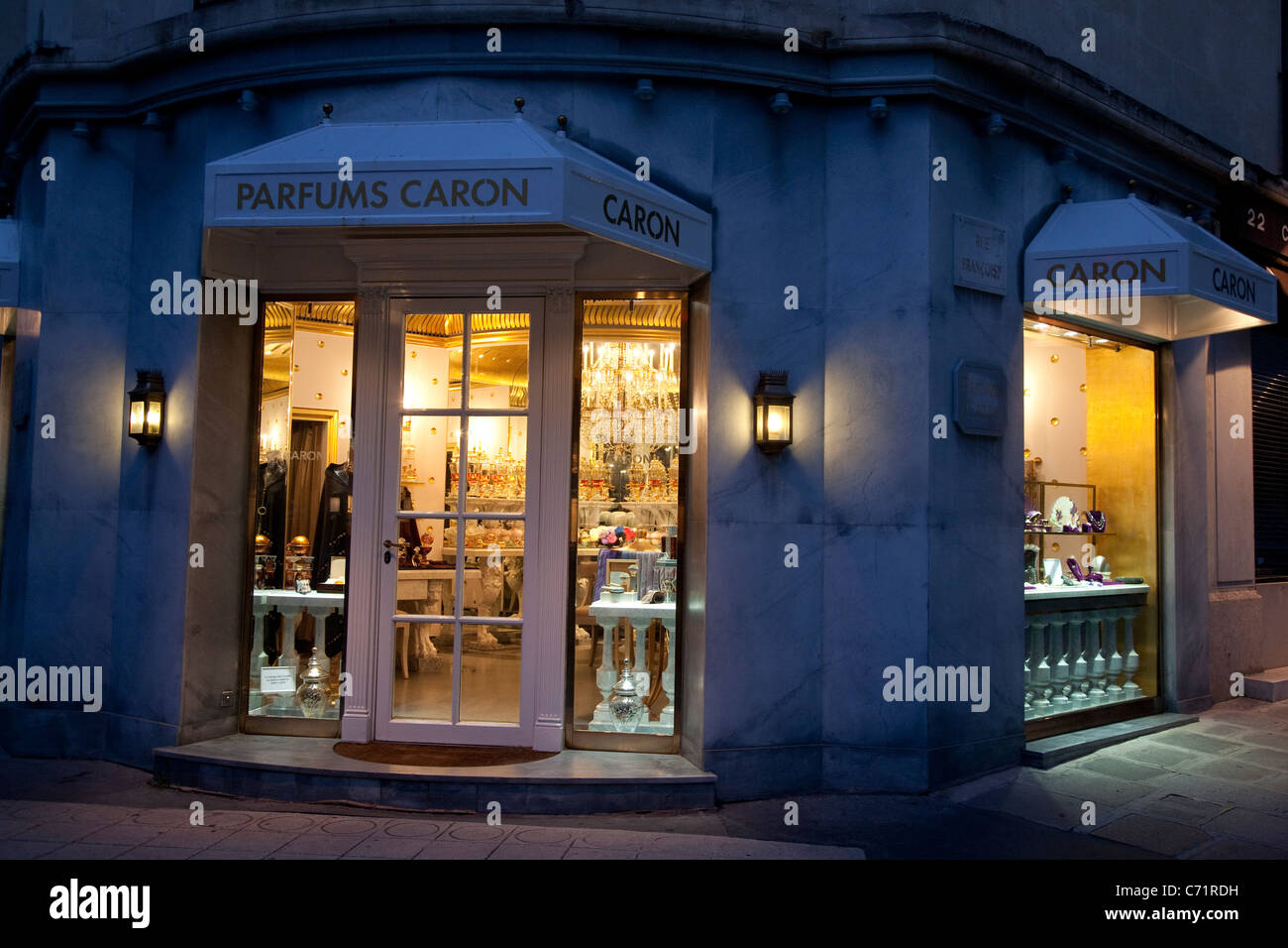 Parfums caron Banque de photographies et d’images à haute résolution ...