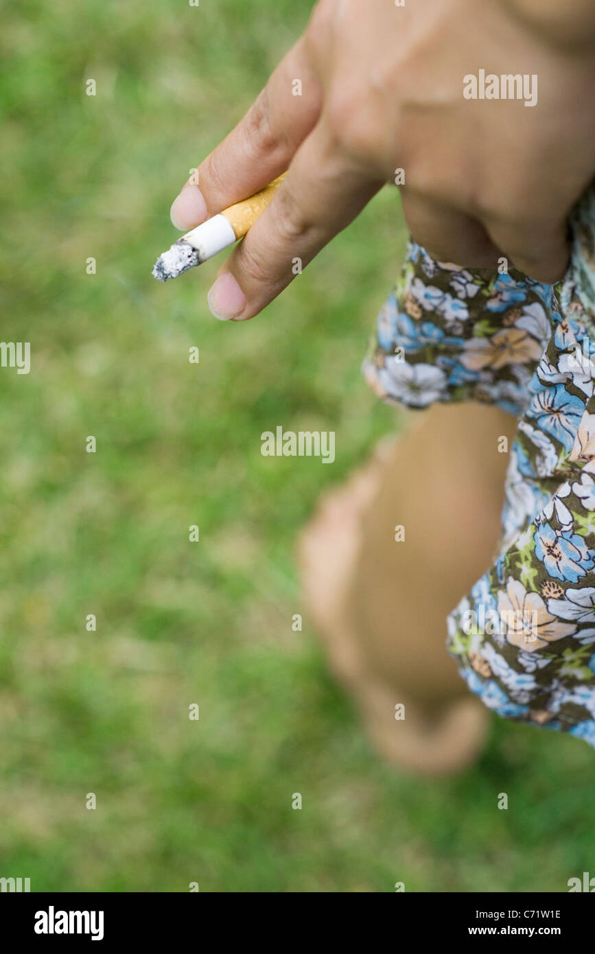 Doigt de fumeur Banque de photographies et d’images à haute résolution ...