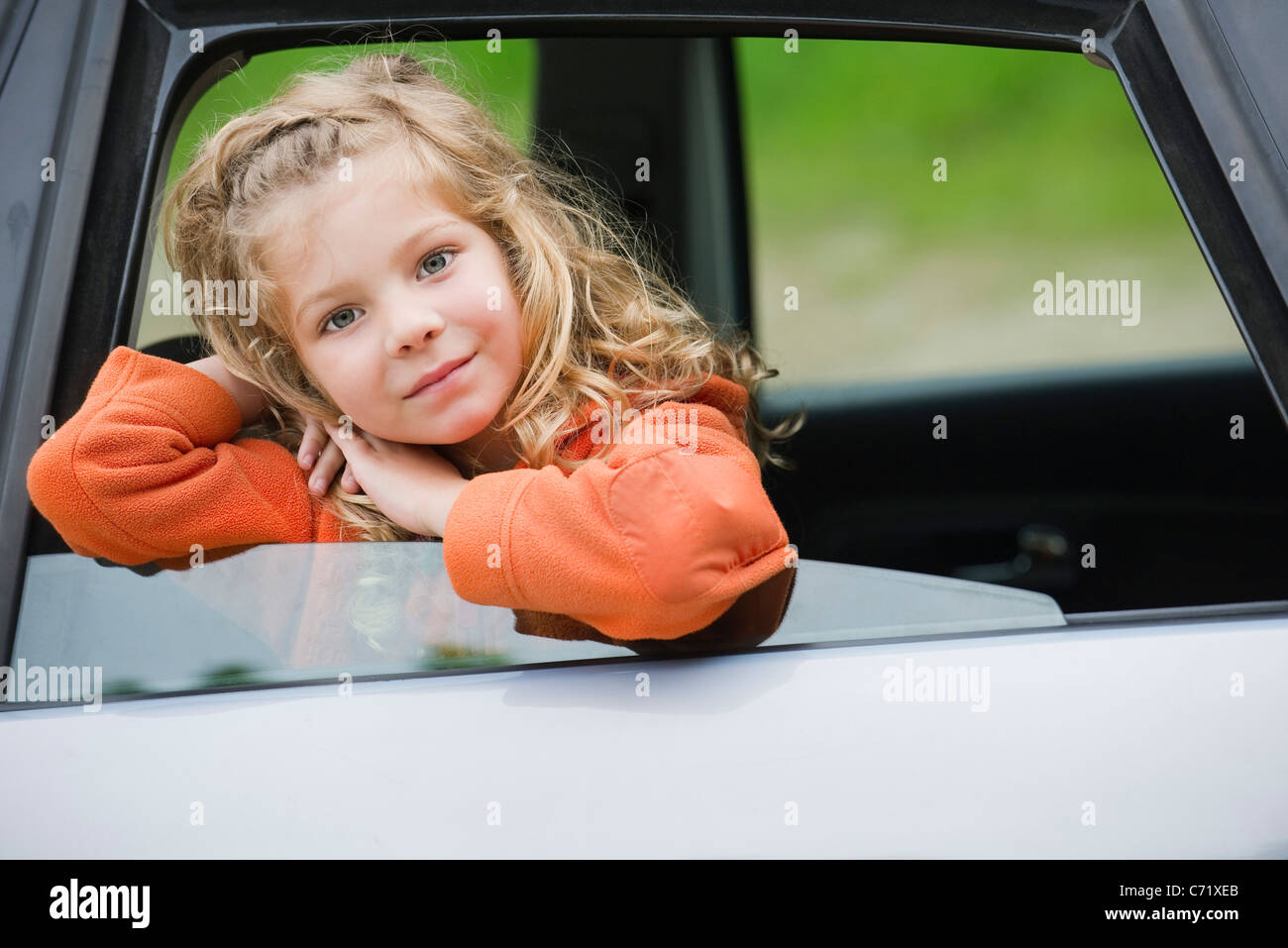 Little girl leaning out car window, portrait Photo Stock - Alamy