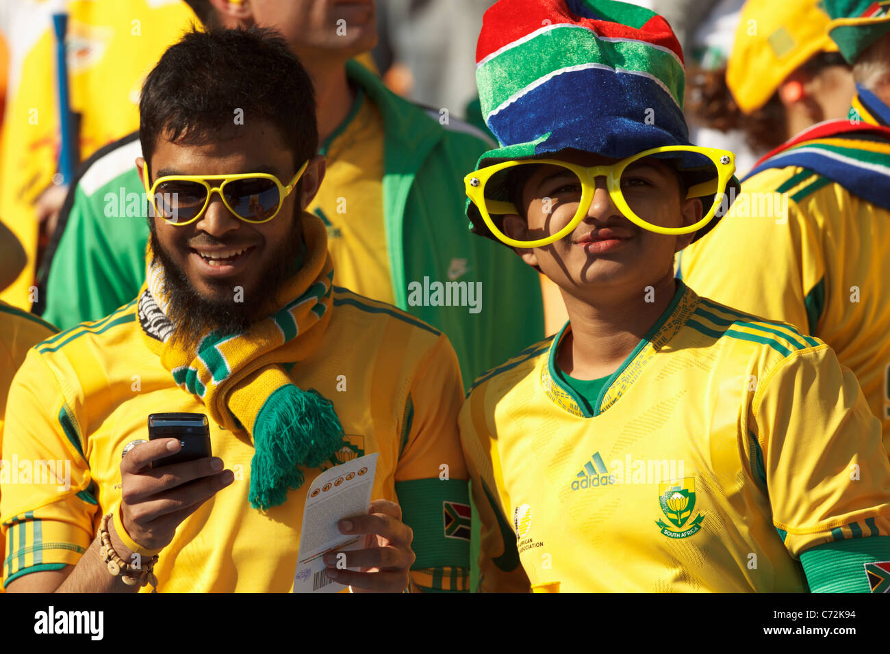 Fans sud africains dans les stands Banque de photographies et d’images ...