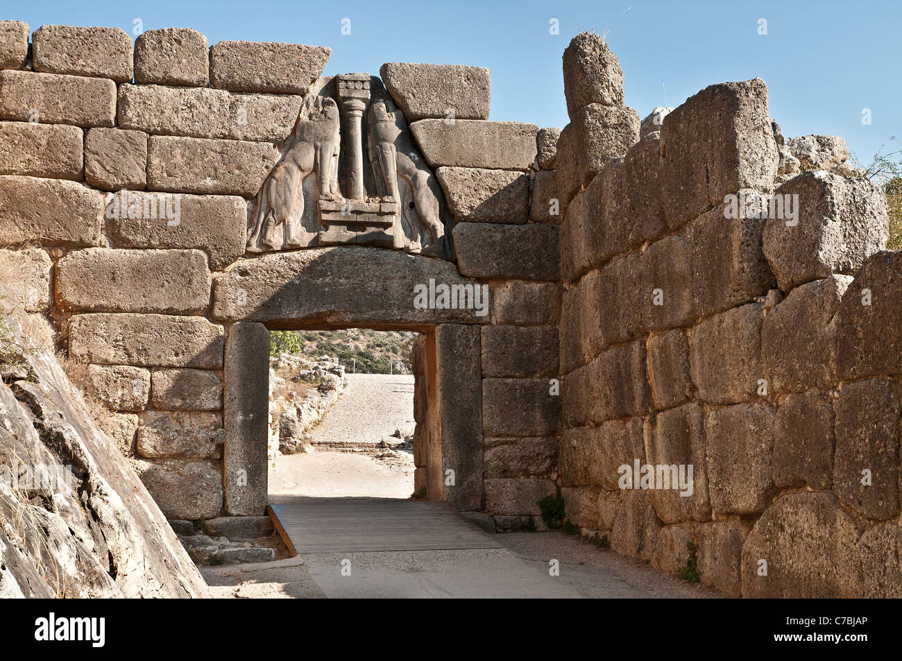 La porte des Lions, entrée principale de la citadelle de Mycènes ...