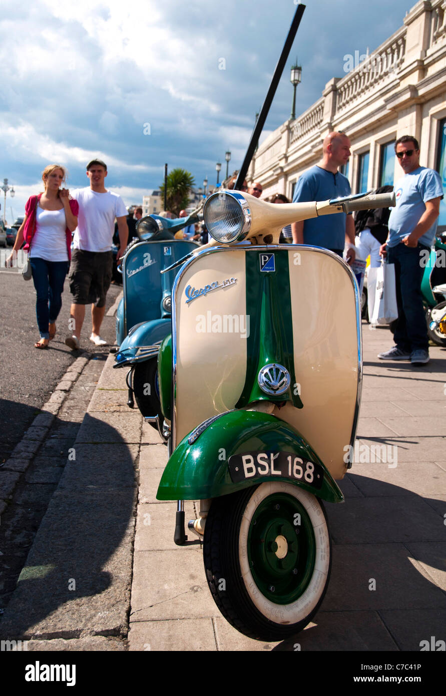 Vespas vintage Banque de photographies et d’images à haute résolution ...