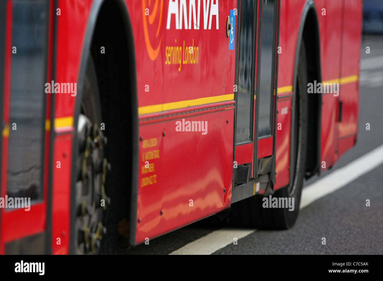 Roues de bus Banque de photographies et d’images à haute résolution - Alamy
