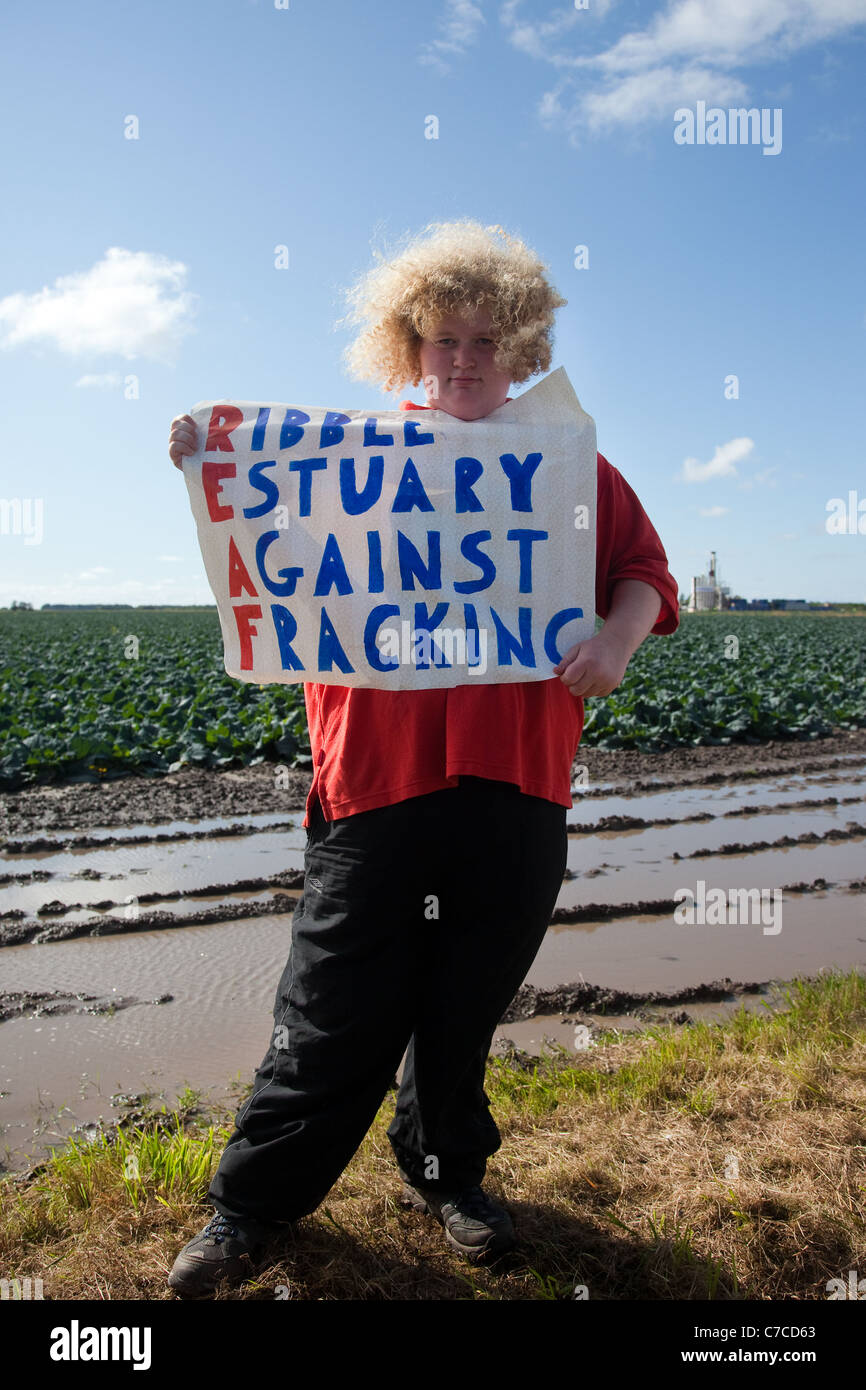 Natasja Stopforth Model Release Protest au camp Frack Protest ...