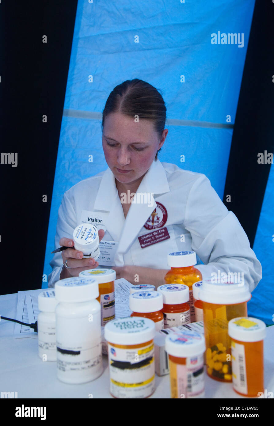 Pilules expirées Banque de photographies et d’images à haute résolution ...