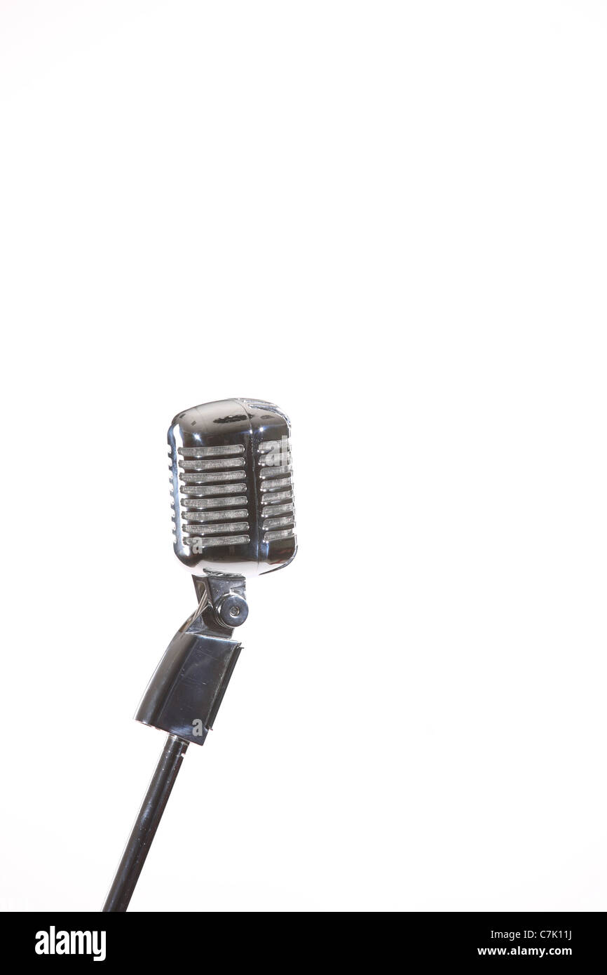 Vieux microphone pied argent Banque de photographies et d’images à haute résolution - Alamy