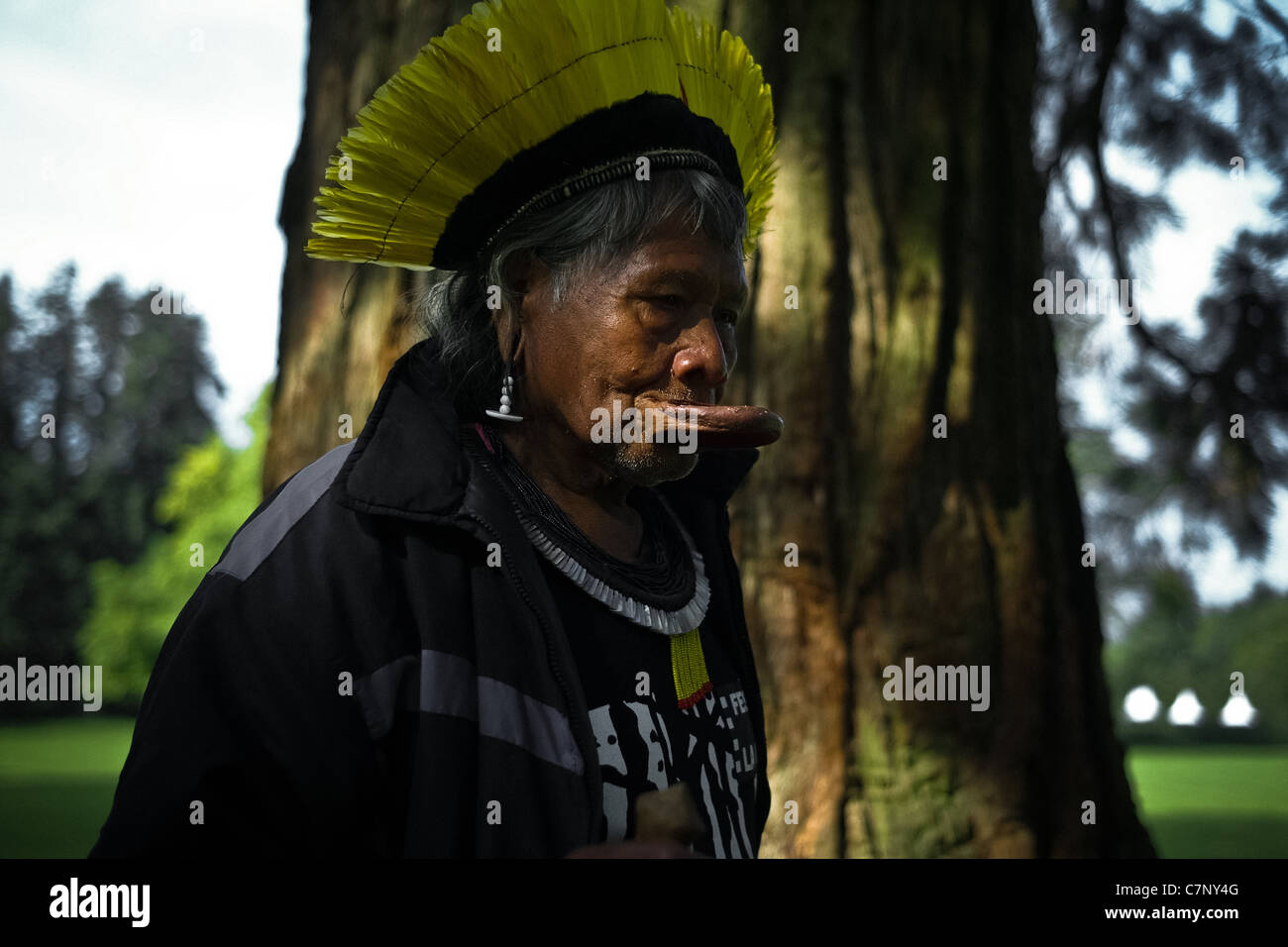 Amazonian chief raoni metuktire Banque de photographies et d’images à ...