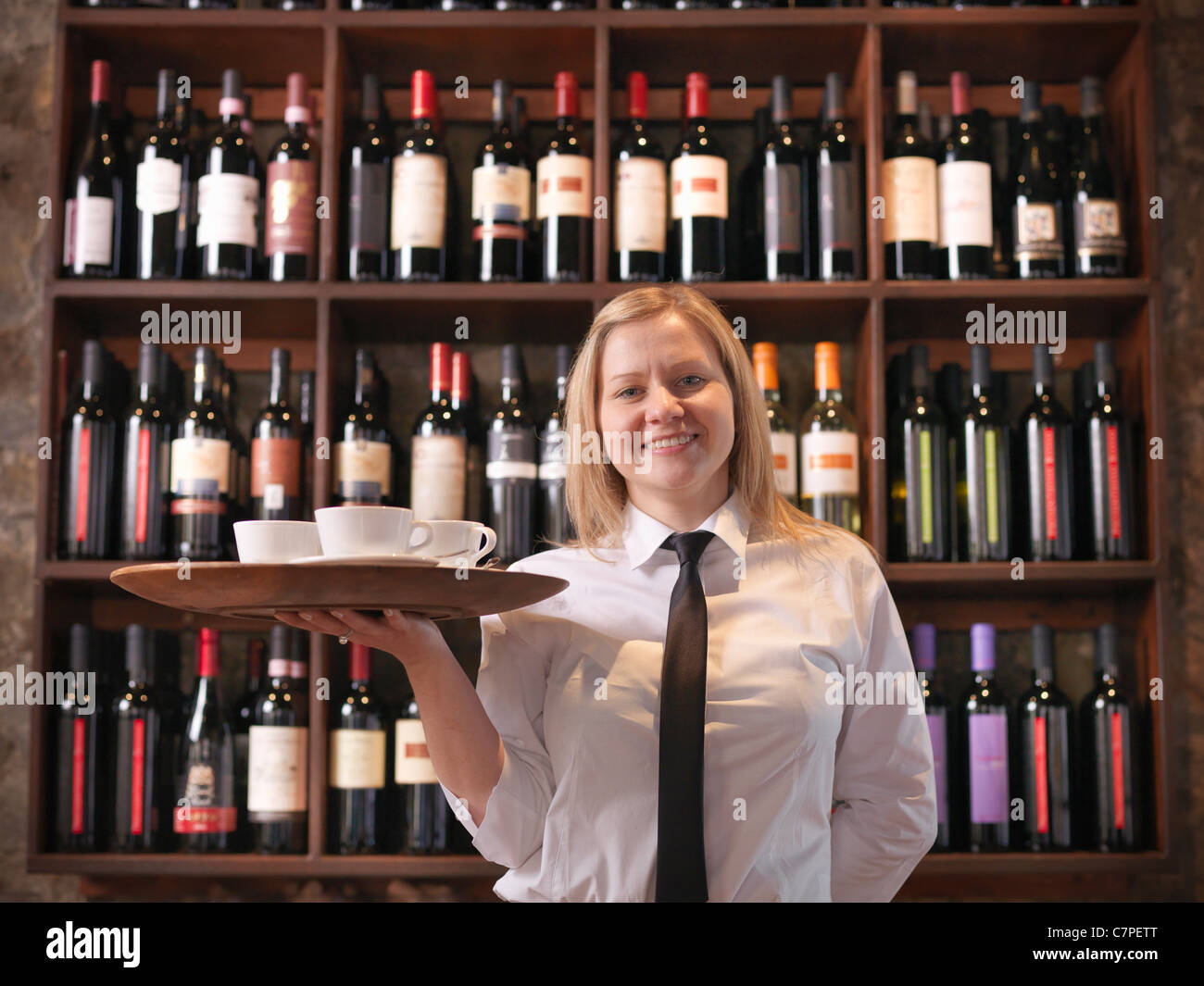 Serveuse de bar Banque de photographies et d’images à haute résolution ...