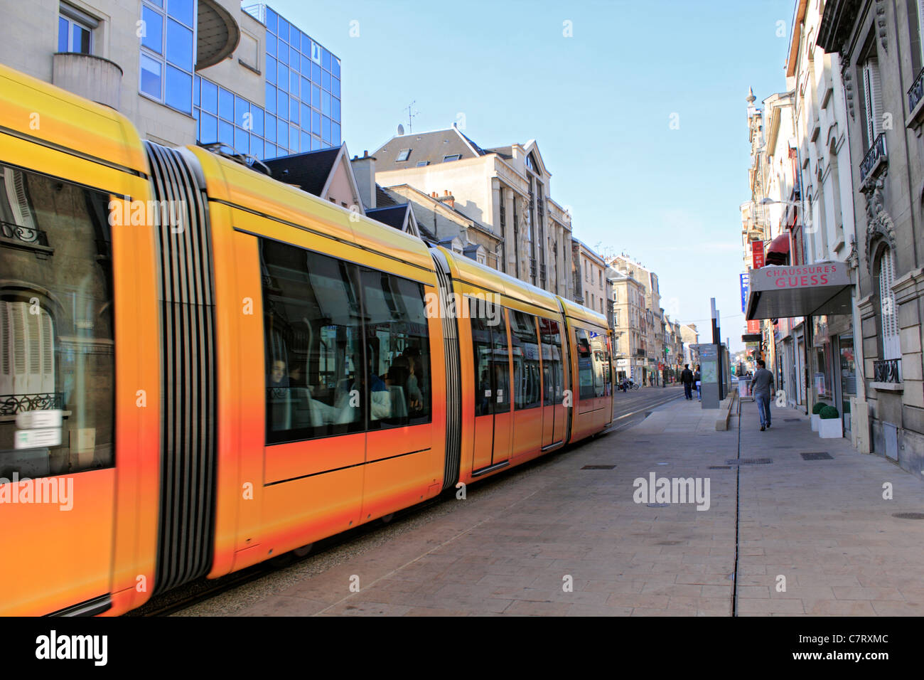 Reims tramway Banque de photographies et d’images à haute résolution ...