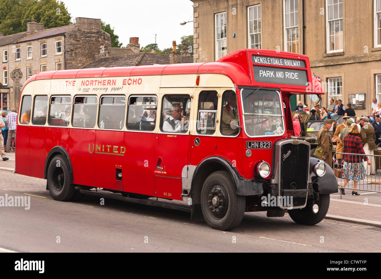 Bus anglais des années 1940 Banque de photographies et d’images à haute ...