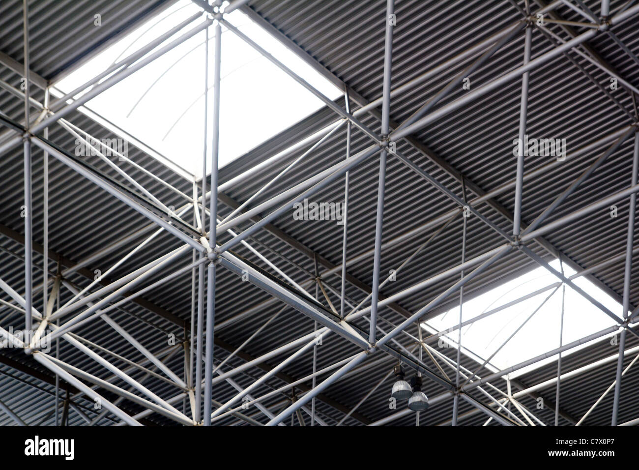 L'acier industriel construction toit plafond avec poutres rondes 3d ...