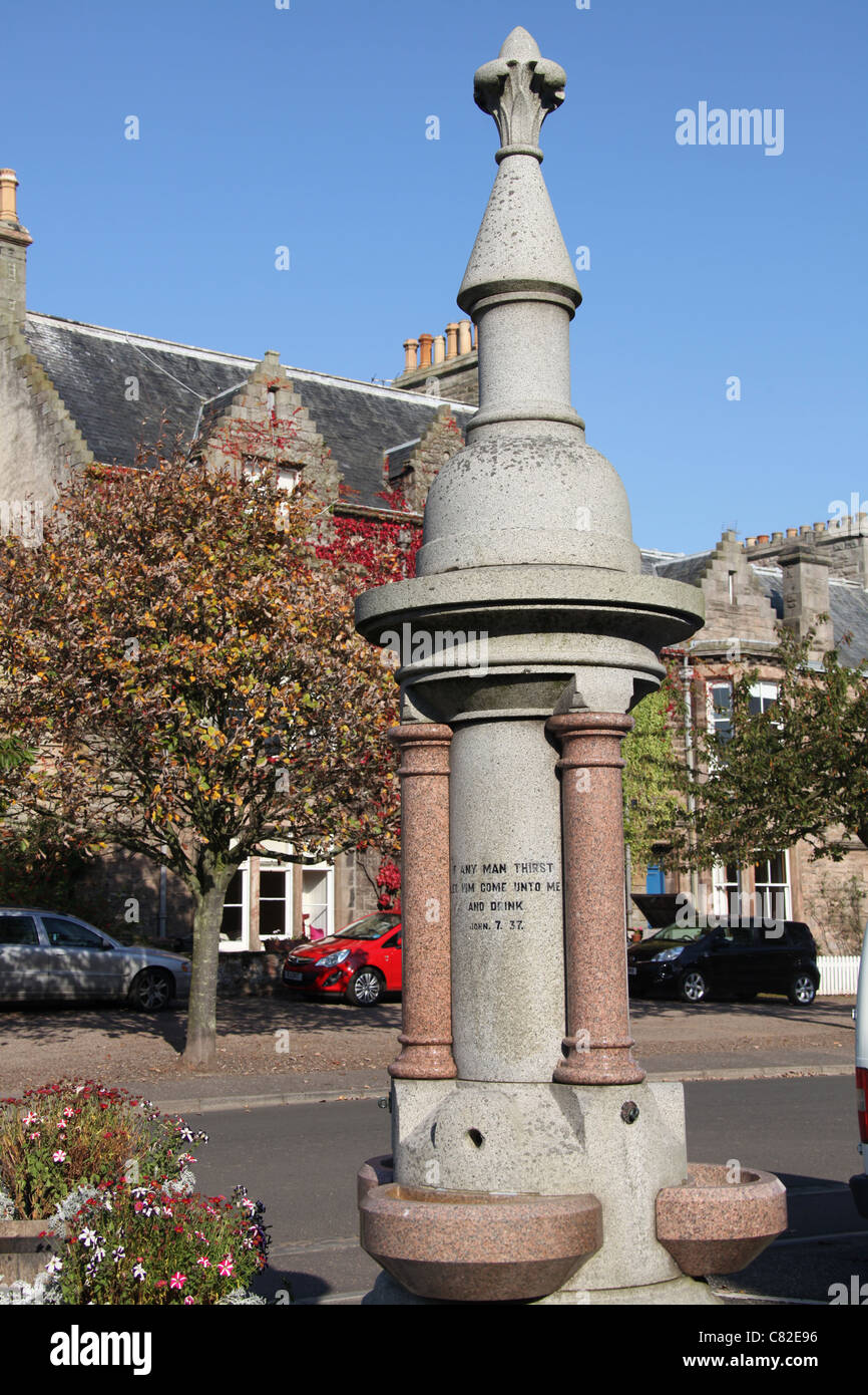 Ville de Crail, en Écosse. Vue pittoresque d'un réseau public d'eau ...