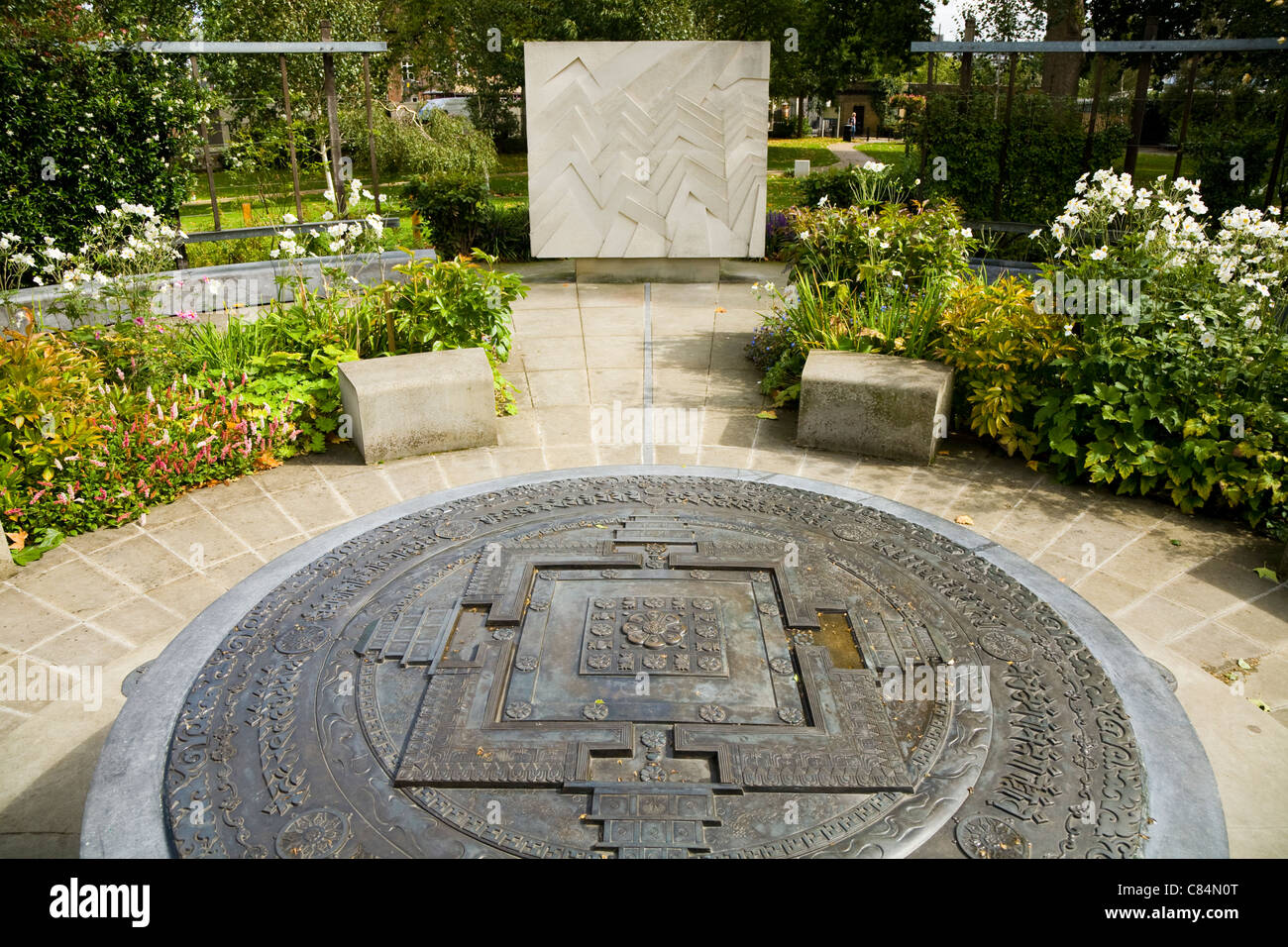 Mandala dans le jardin de la paix tibétain bouddhiste / jardins en ...