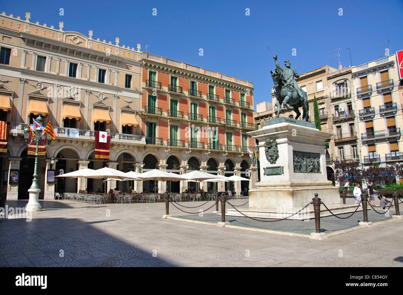 Joan prim monument reus catalonia Banque de photographies et d’images à ...