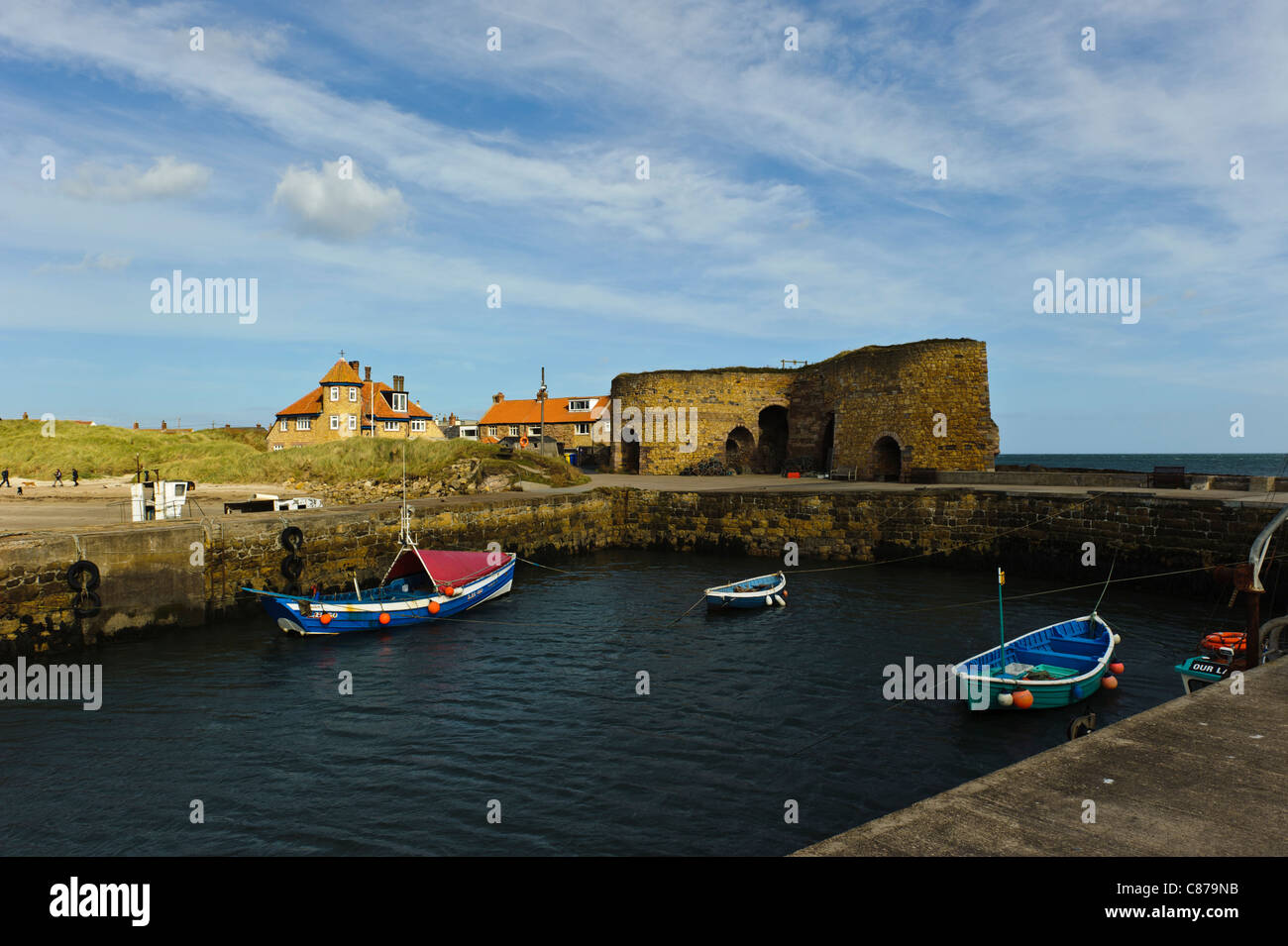 Le port et le village de beadnell Banque de photographies et d’images à ...