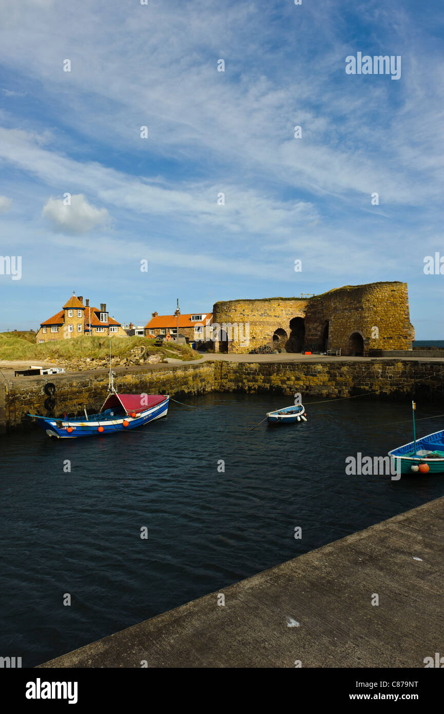 Le port et le village de beadnell Banque de photographies et d’images à ...