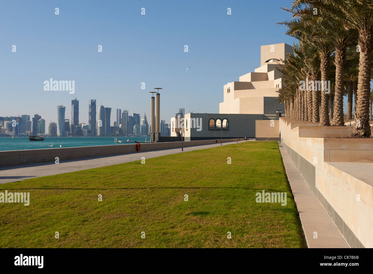 Doha skyline museum islamic art Banque de photographies et d’images à ...