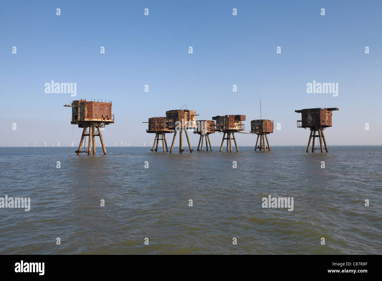 Forts de la mer Maunsell. La mer de sable rouge fort Thames Estuary ...