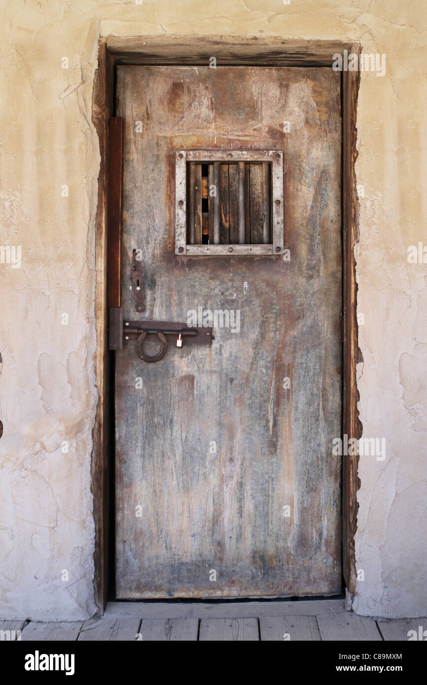 Old prison door Banque de photographies et d’images à haute résolution ...