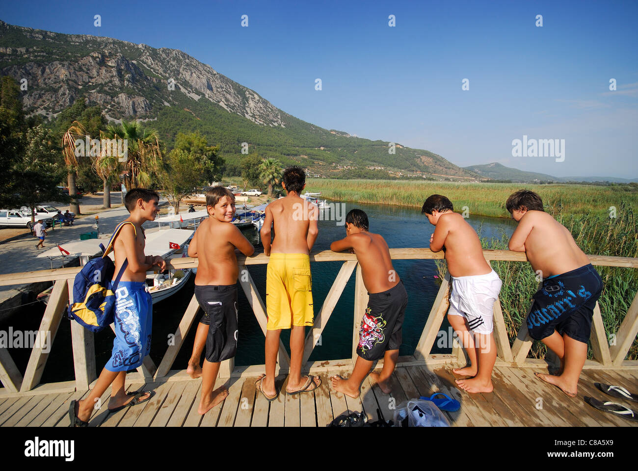 Turkish boys Banque de photographies et d’images à haute résolution - Alamy