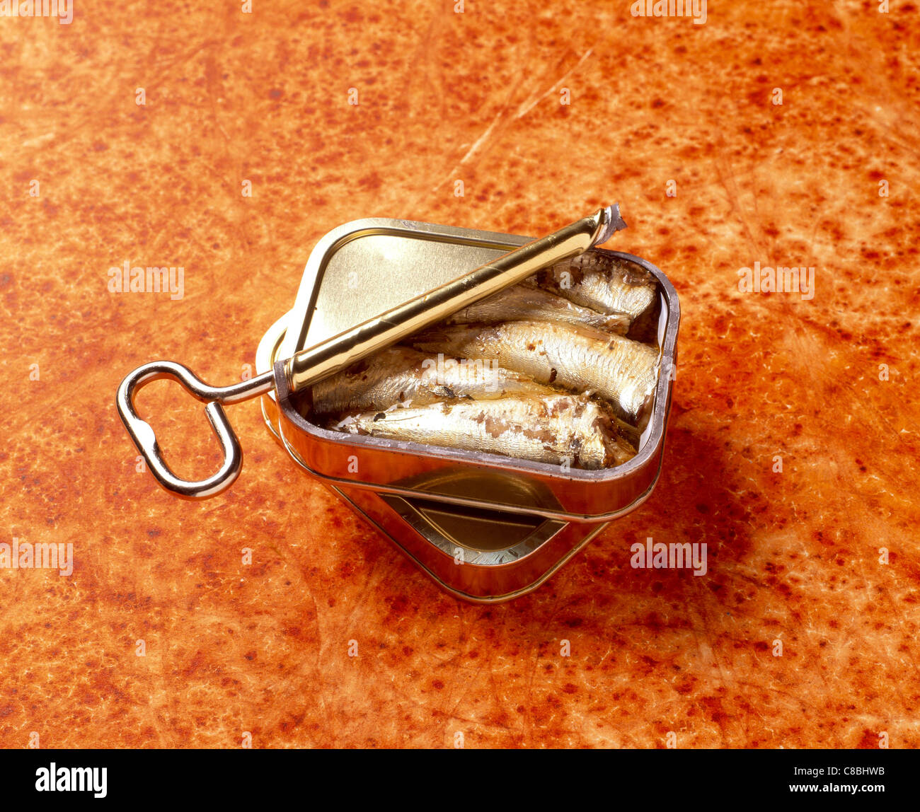 Boite de sardine orange Banque de photographies et d’images à haute ...