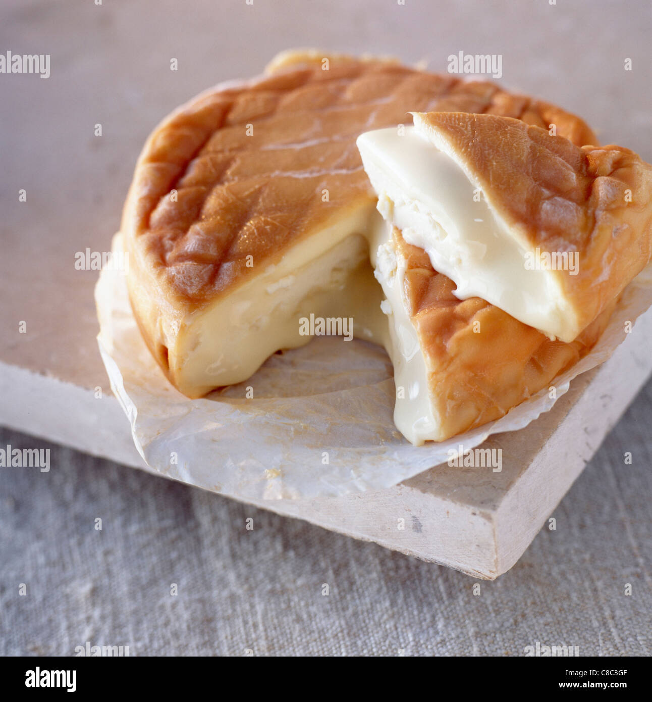 Epoisses cheese Banque de photographies et d’images à haute résolution ...