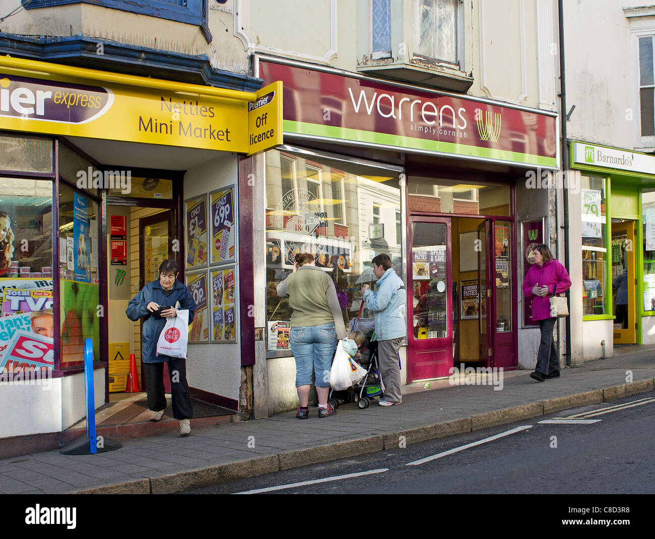 Gens shoppers shop magasins Banque d'image et photos - Alamy