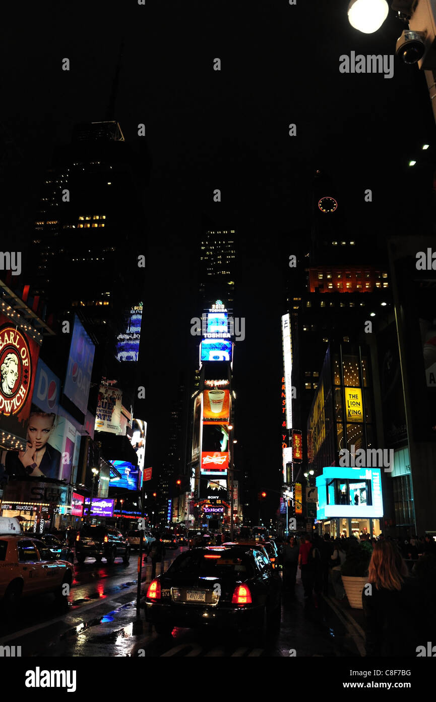 Vertical portrait times square Banque de photographies et d’images à ...