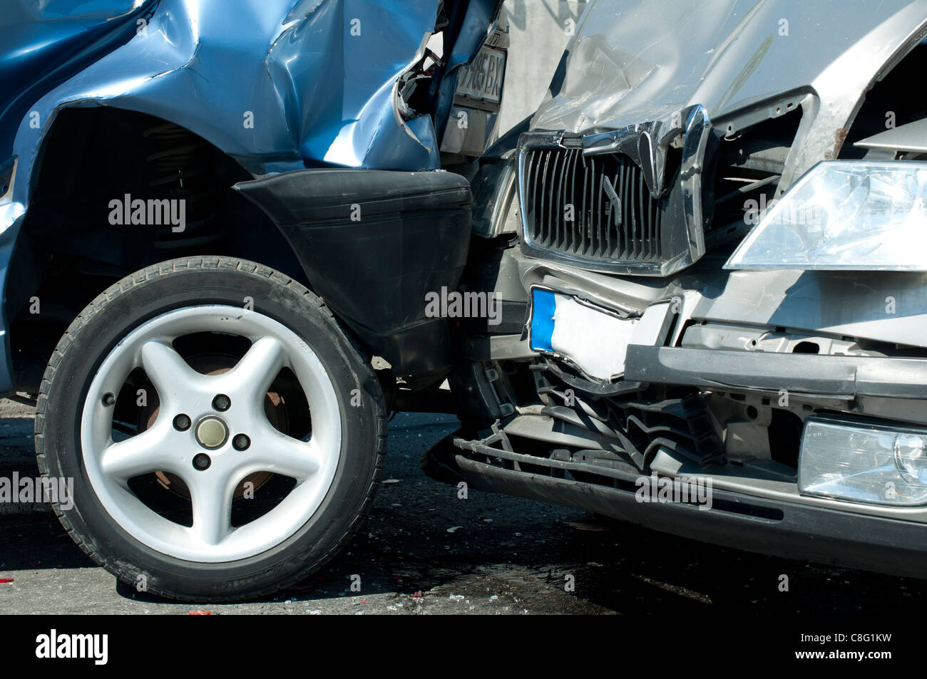 Crashed cars Banque de photographies et d’images à haute résolution - Alamy