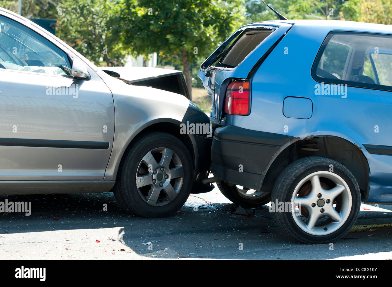 Crashed cars Banque de photographies et d’images à haute résolution - Alamy