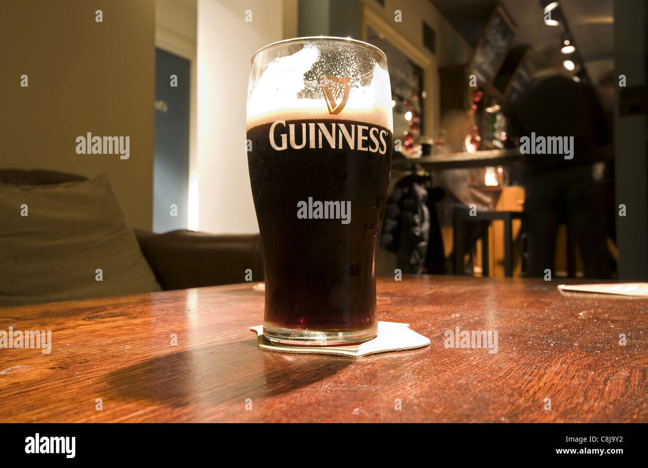 Guinness on table Banque de photographies et d’images à haute ...