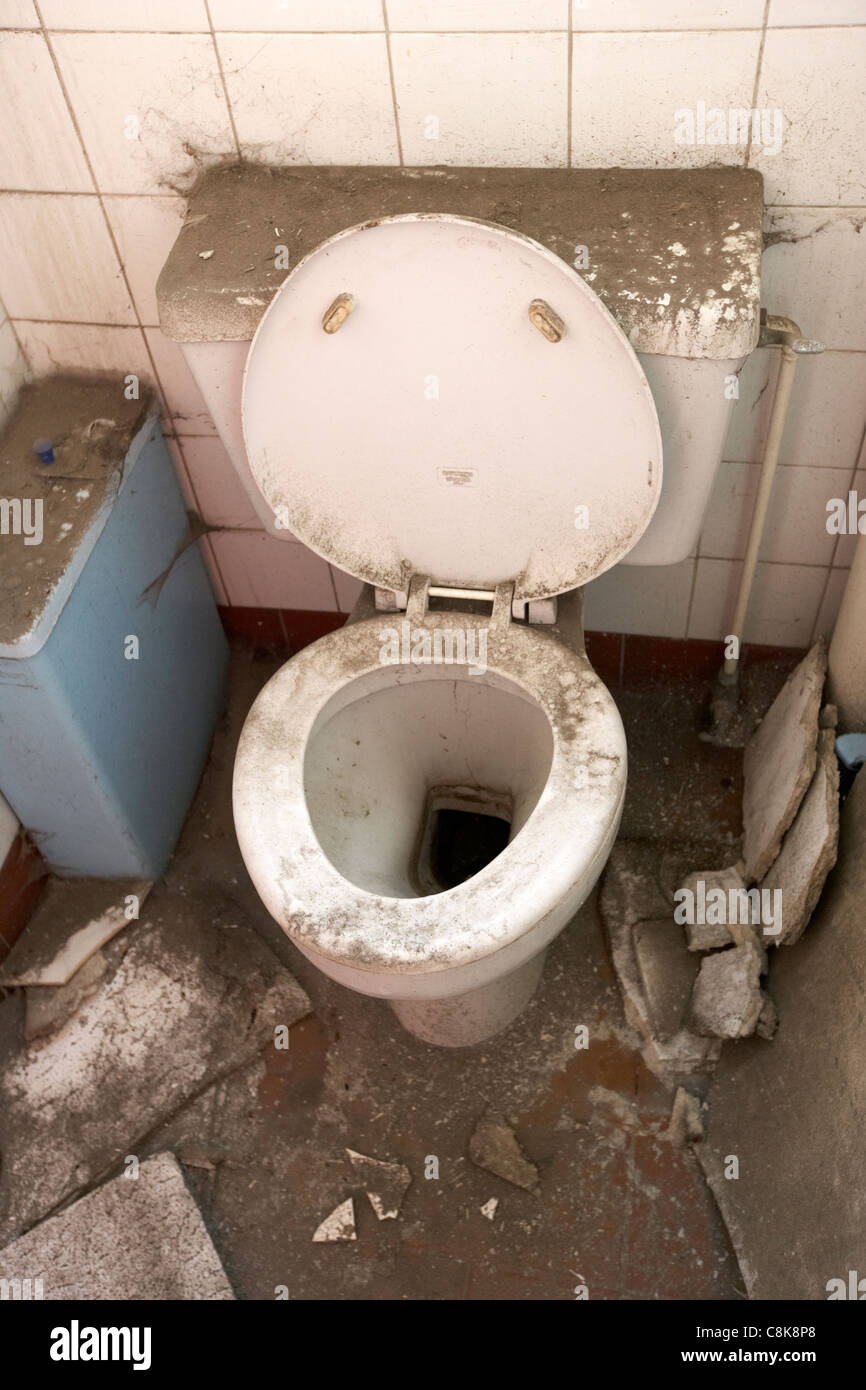 Ancien wc Banque de photographies et d’images à haute résolution - Alamy