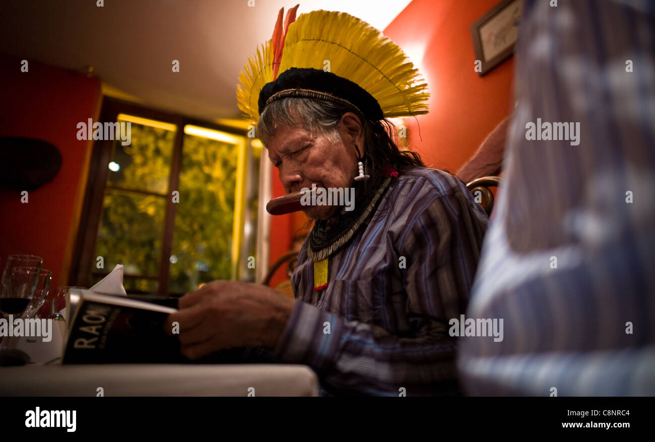 Repas de charité à laquelle ont participé le chef Raoni l'association ...