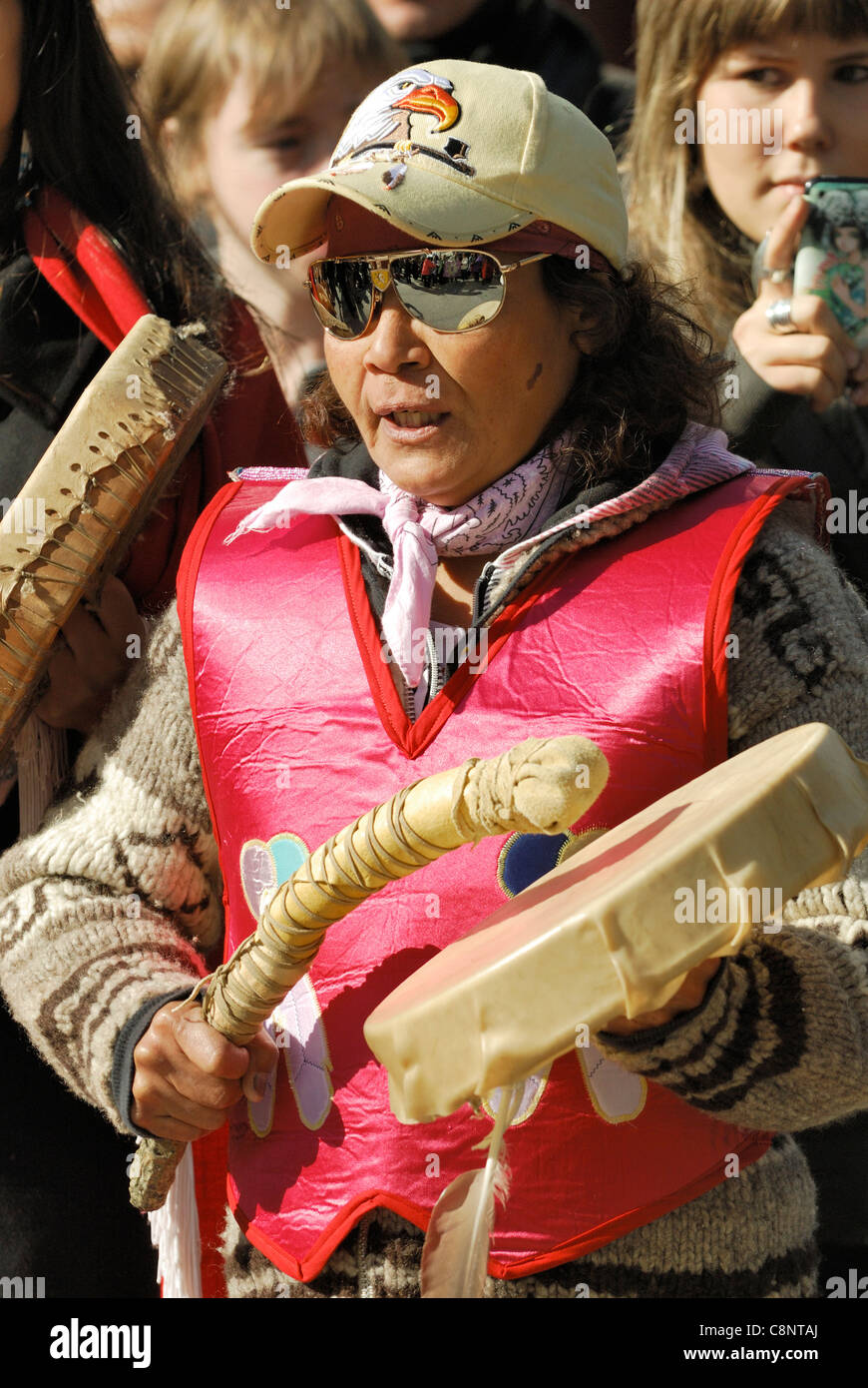 Tambour de cérémonie autochtone Banque de photographies et d’images à ...