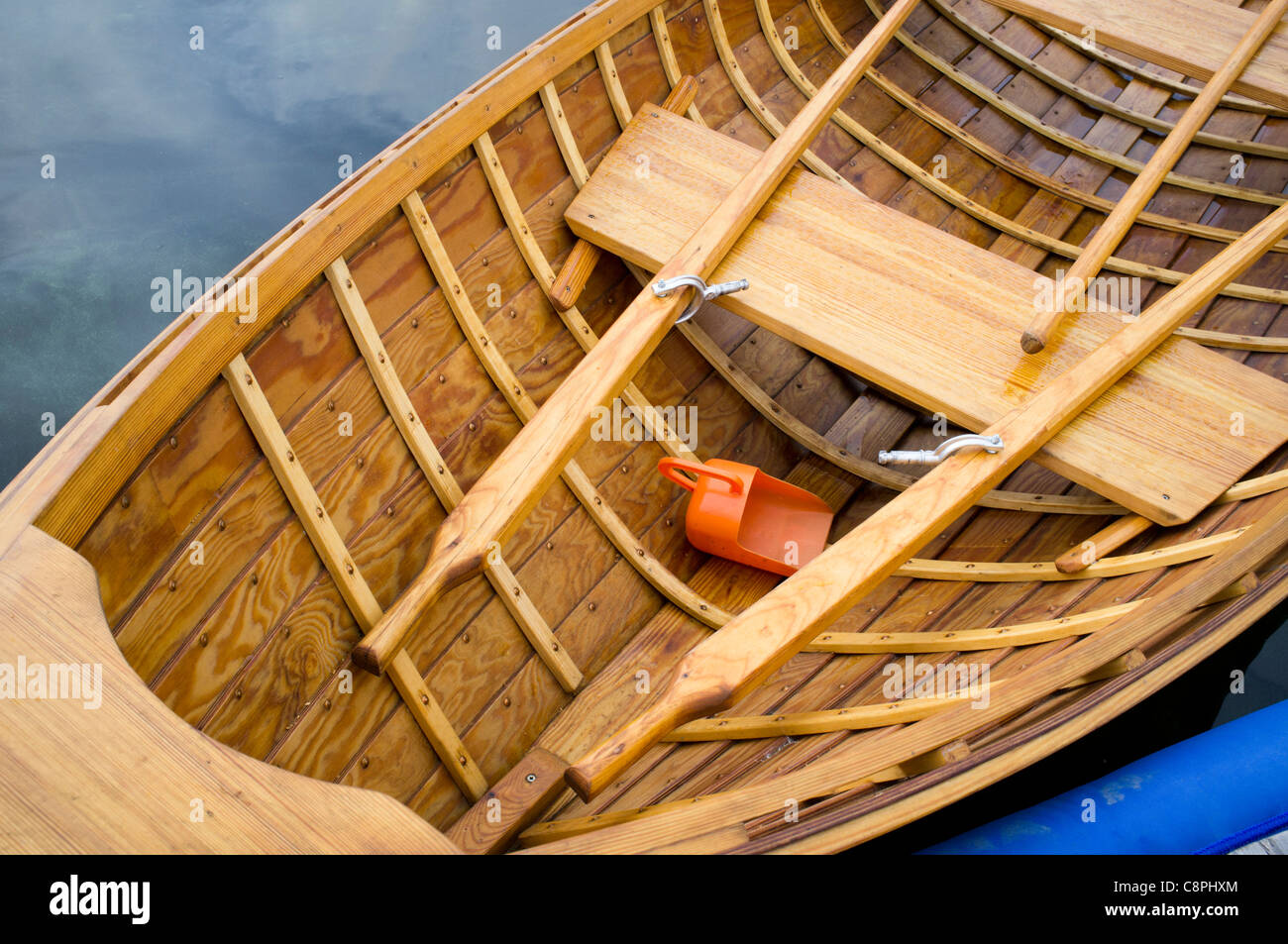 OAR et l'intérieur d'une barque traditionnelle en bois , Finlande Photo ...