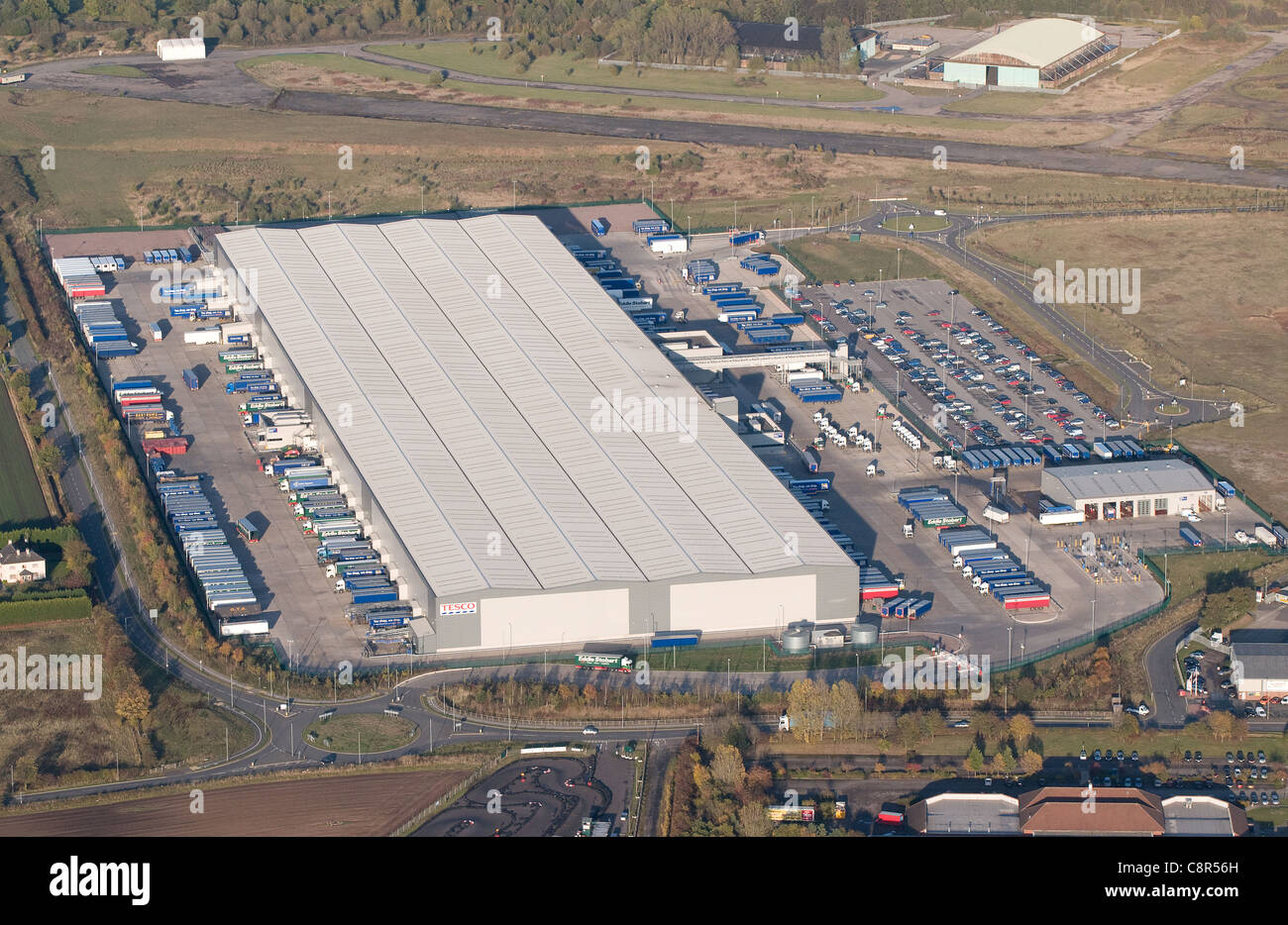 Tesco warehouse Banque de photographies et d’images à haute résolution ...