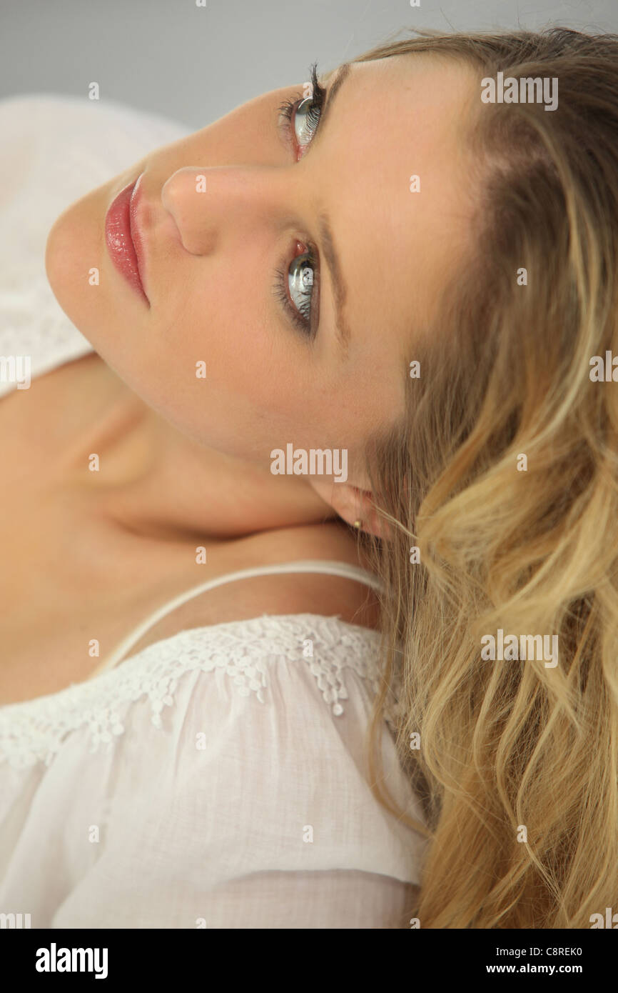 Soutien gorge profil unique posant Banque de photographies et d’images ...