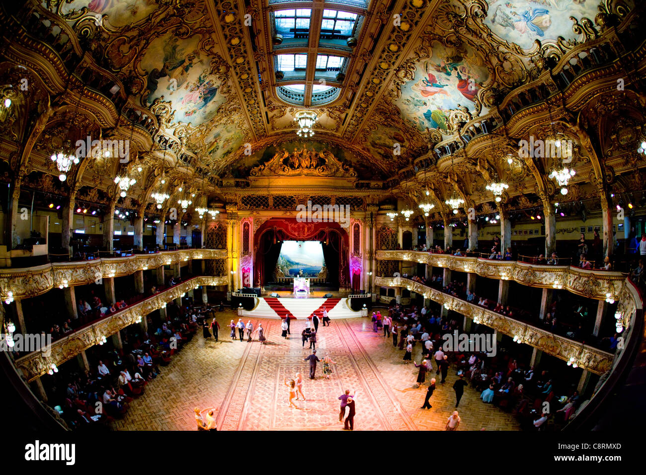 Danse de bal Banque de photographies et d’images à haute résolution - Alamy