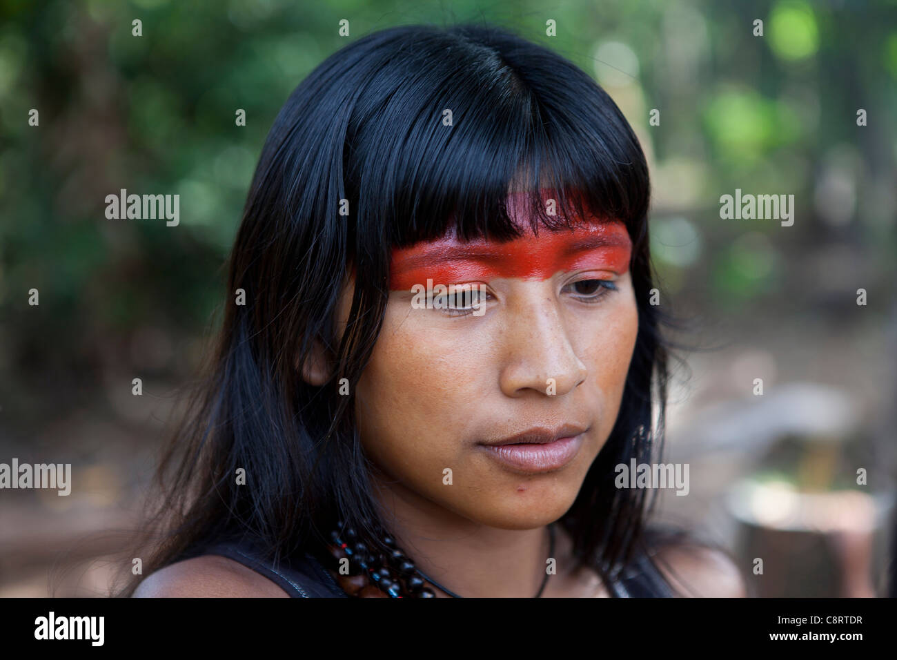 Xingu tribe woman Banque de photographies et d’images à haute ...