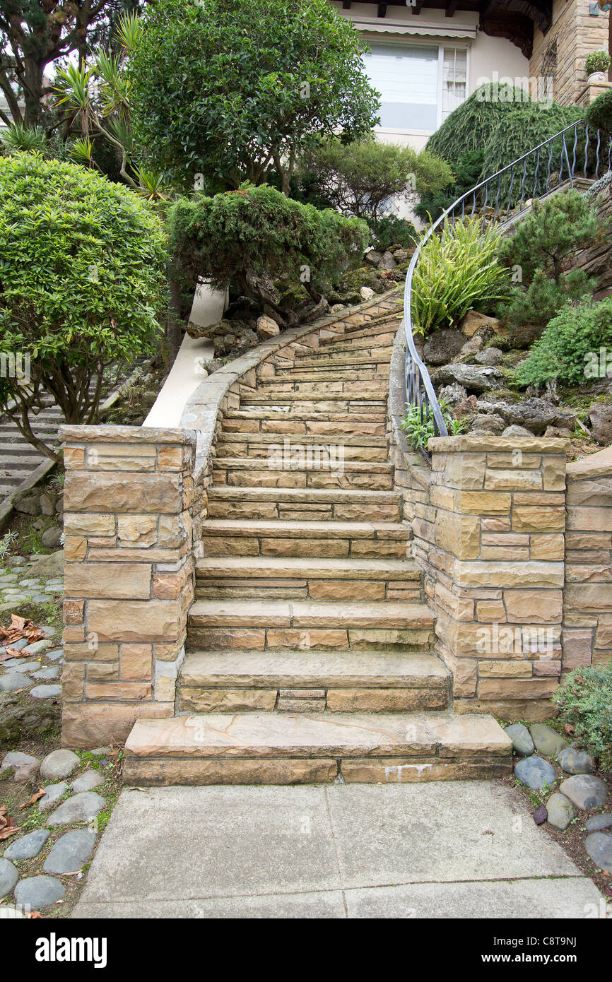 Rue avec marches ou escalier Banque de photographies et d’images à ...