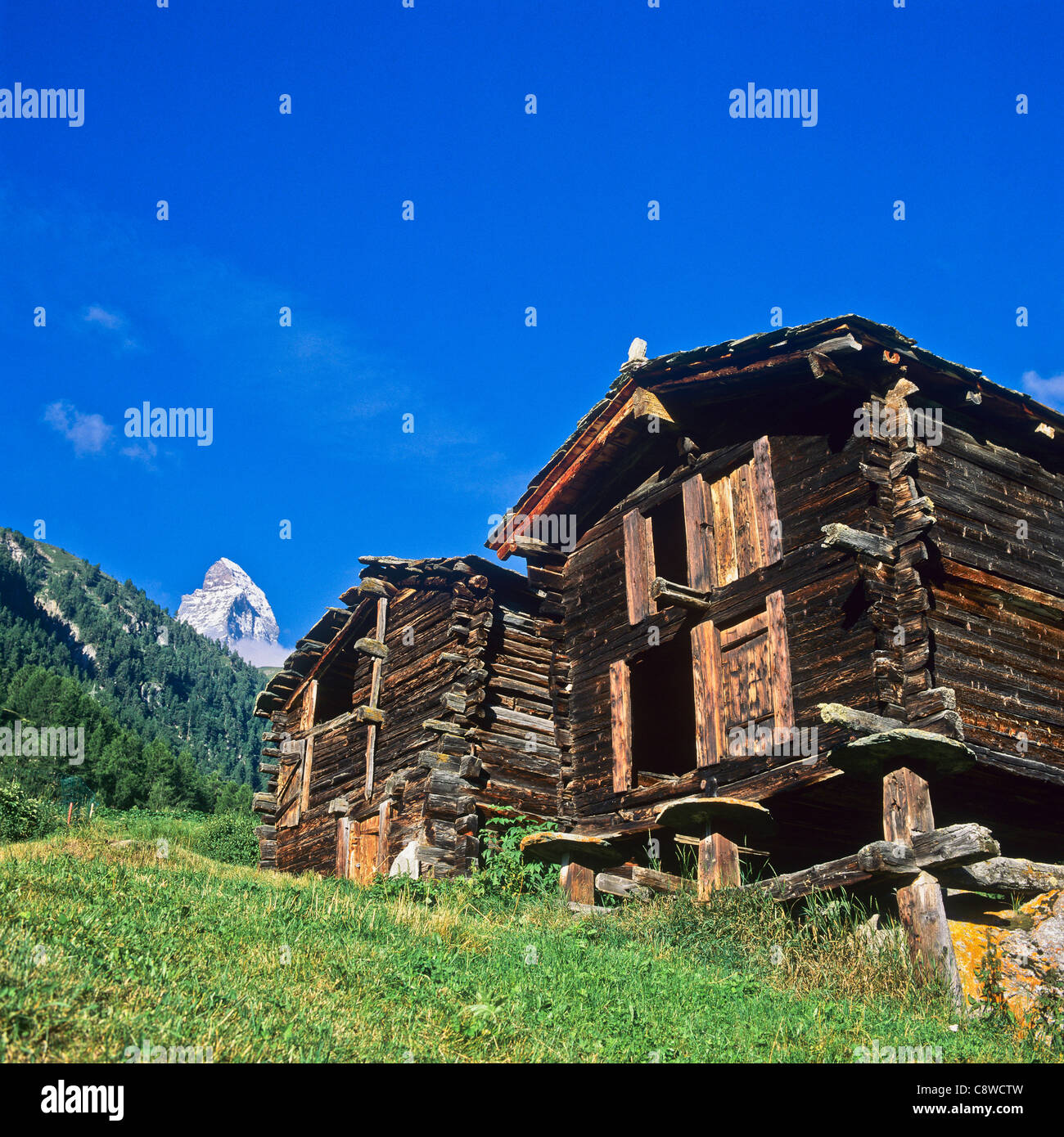 Mazot traditional valais wooden Banque de photographies et d’images à ...