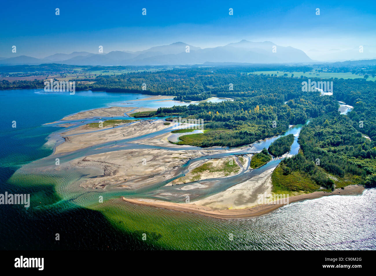Vue aérienne du Tyrol dans le delta du fleuve Ach Chiemsee, Tiroler ...