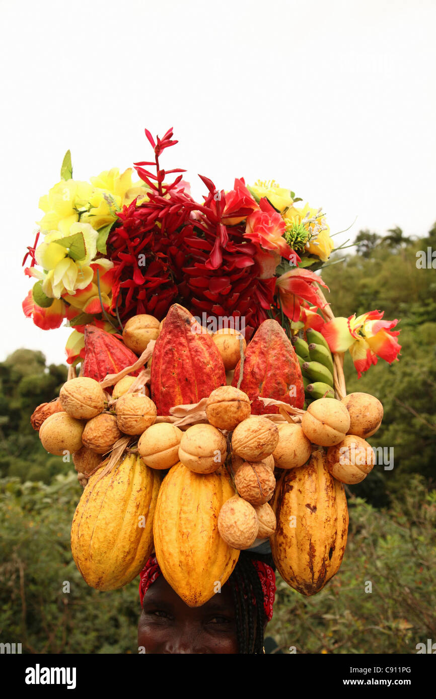Fruit basket grenada travel Banque de photographies et d’images à haute ...